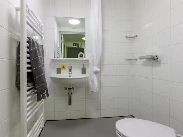 1 bedroom flat share for rent in Bradford Student September.