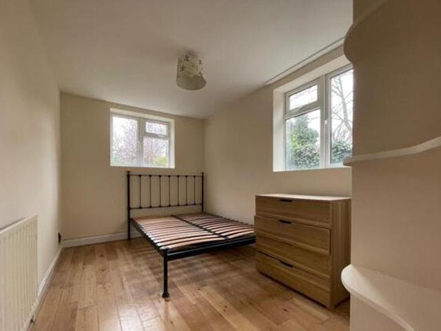 1 Bedroom Flat Share For Rent In Brixton, London