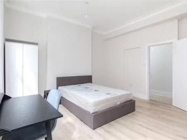 1 bedroom flat share for rent in City Road, Old Street, Shored.