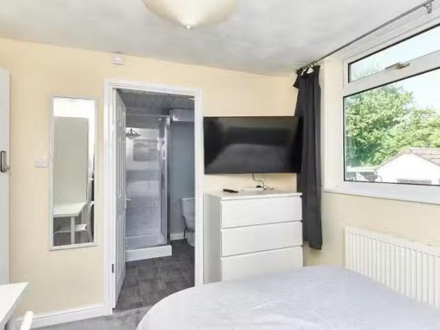 1 bedroom flat share for rent in Cotswold View, Kingswood, Bri.