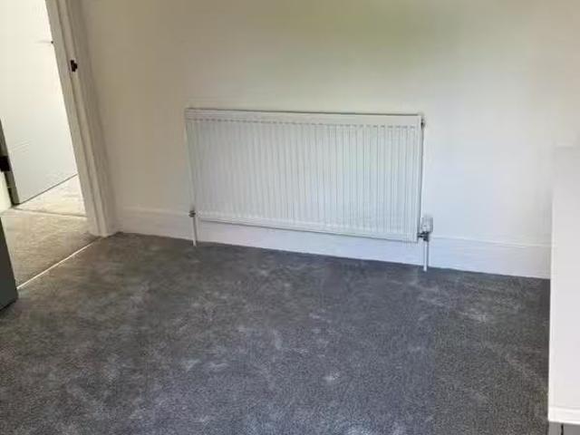 1 bedroom flat share for rent in High Road, Woodford Green, Es.