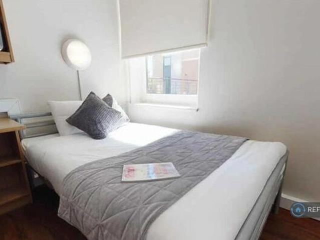 1 Bedroom Flat Share For Rent In London