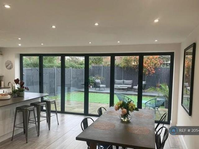 1 Bedroom Flat Share For Rent In London