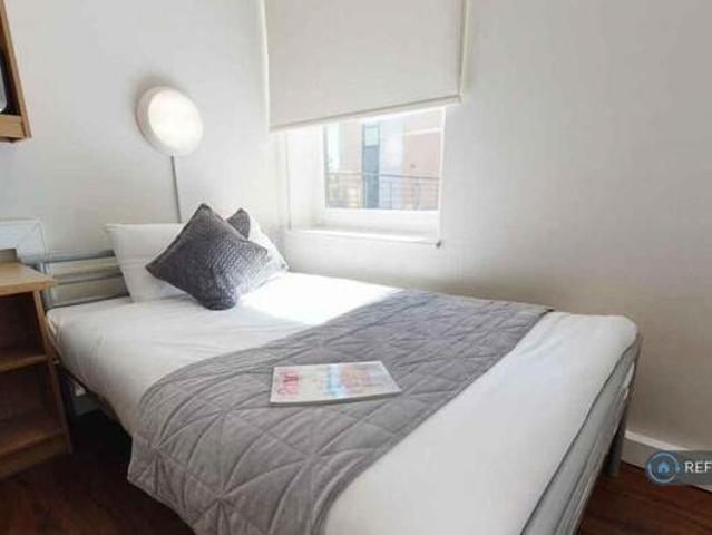 1 Bedroom Flat Share For Rent In London