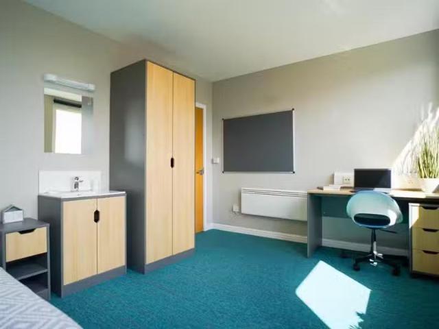 1 bedroom flat share for rent in Student Only 51/44 Weeks Ed.