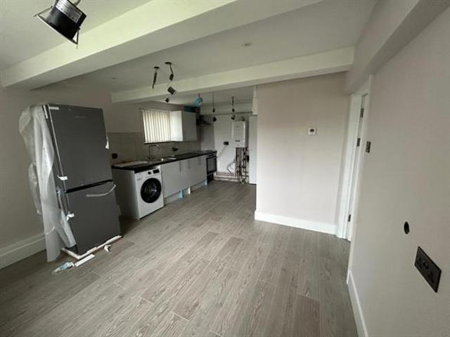 1 Bedroom: Flat: Station Road, High Wycombe: £1,200 pcm | Chiltern Hills