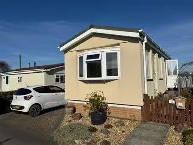 1+ bedroom flat/apartment for sale in Charlton Common, Bristol.