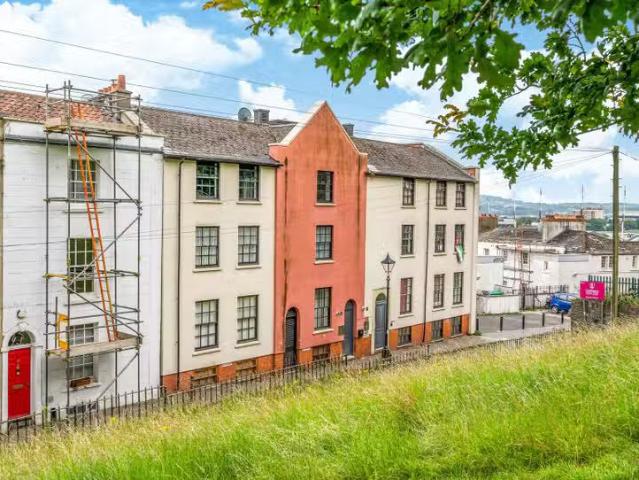 1+ bedroom flat/apartment for sale in Jacobs Court, 2nd Floor.