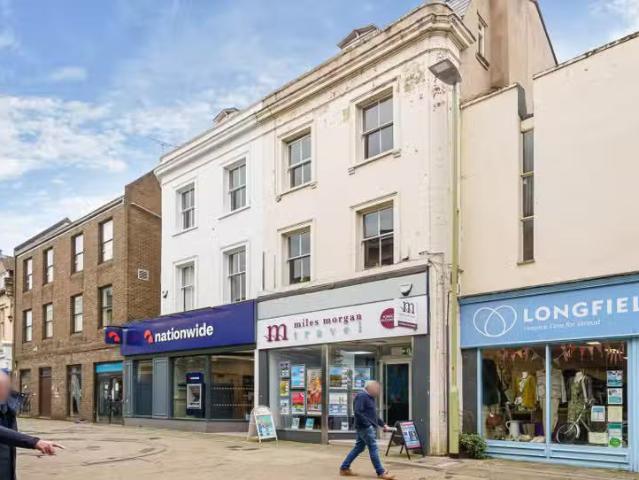 1+ bedroom flat/apartment for sale in King Street, Stroud, Glo.