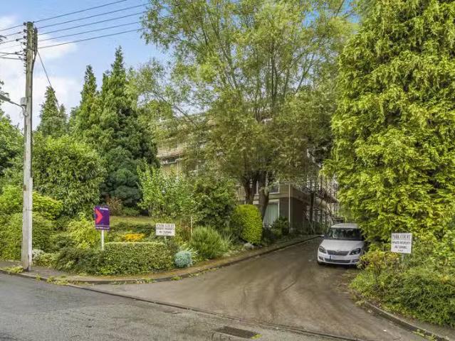 1+ bedroom flat/apartment for sale in Park Road, Stroud, Glouc.