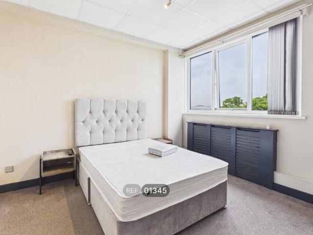 1 bedroom hotel room to rent