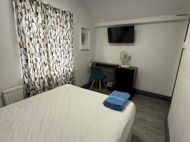 1 bedroom hotel room to rent