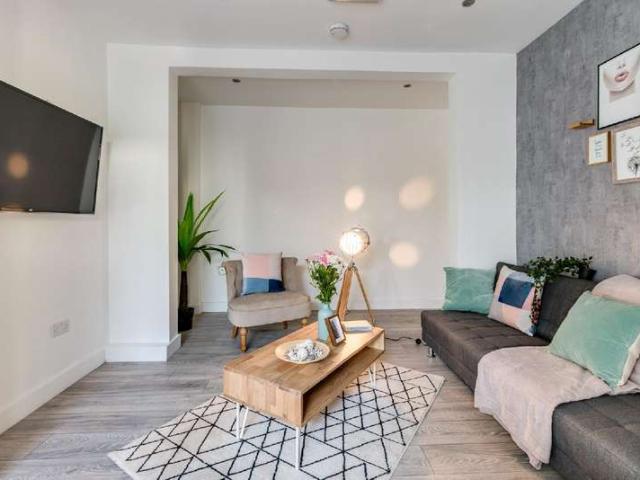 1 Bedroom House