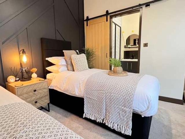 1 Bedroom House