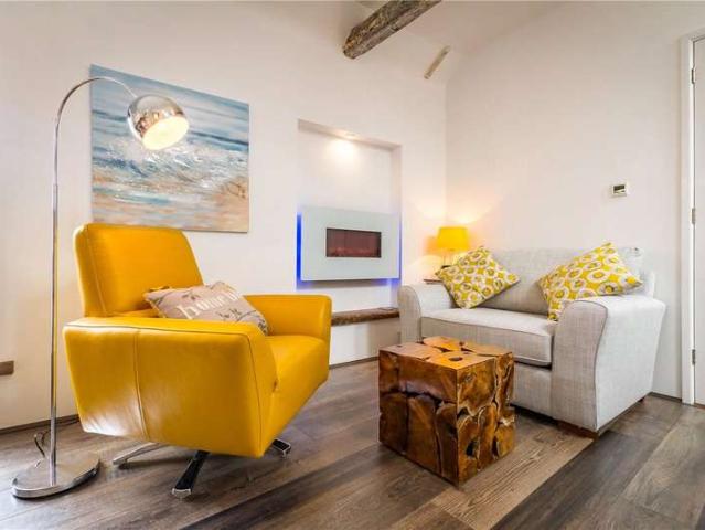 1 Bedroom House