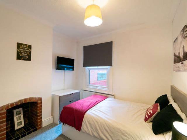 1 Bedroom House
