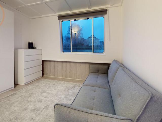 1 bedroom house boat to rent