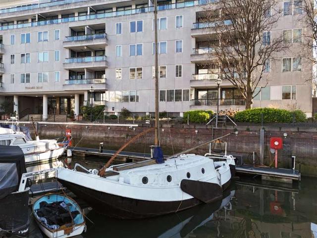 1 Bedroom House Boat Character Property