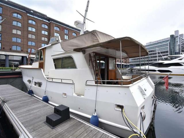 1 Bedroom House Boat Character Property