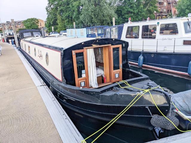 1 bedroom house boat for sale