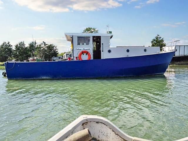 1 bedroom house boat for sale
