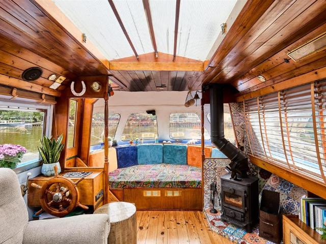 1 bedroom house boat for sale
