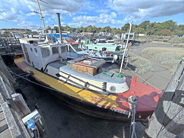 1 bedroom house boat for sale