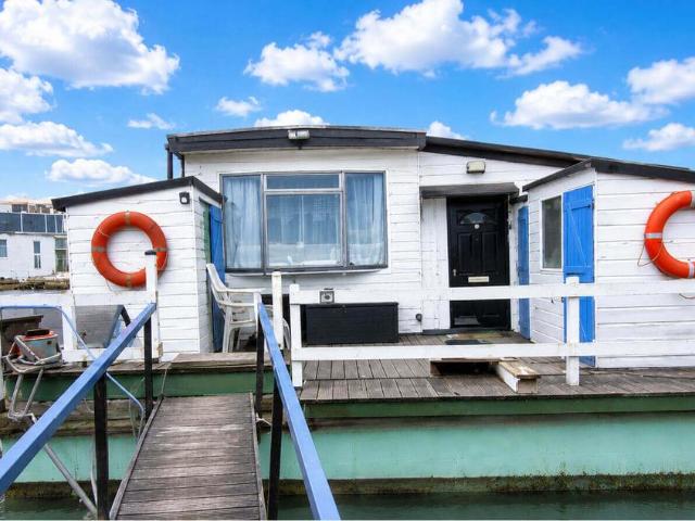 1 bedroom house boat for sale