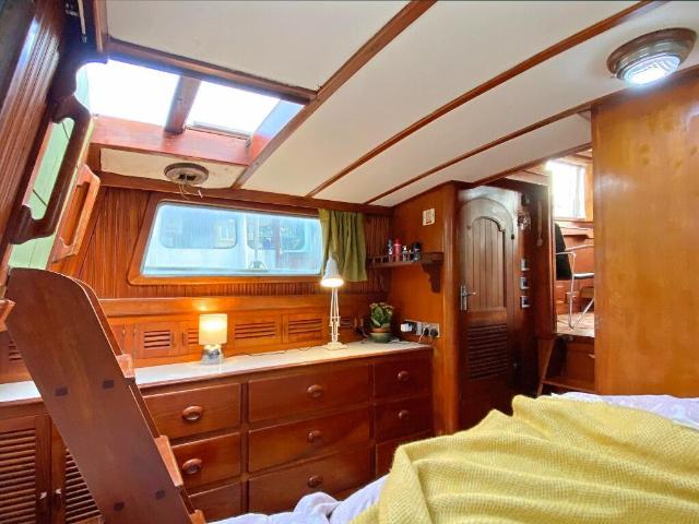 1 bedroom house boat for sale