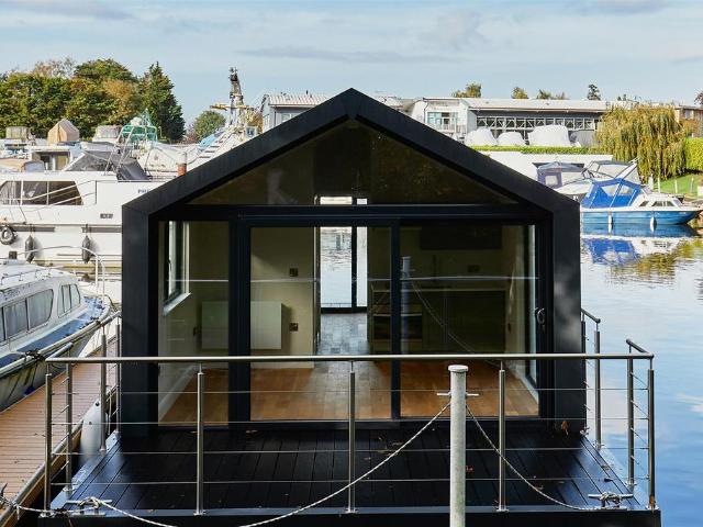 1 bedroom house boat for sale