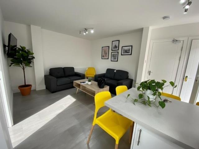 1 Bedroom House Beeston East Midlands 104143026