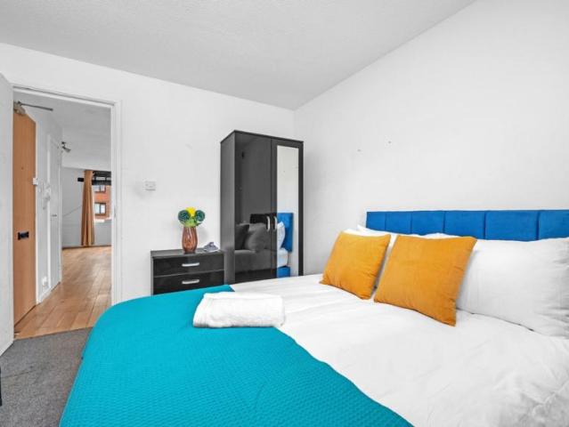 1 Bedroom House London London 100408959