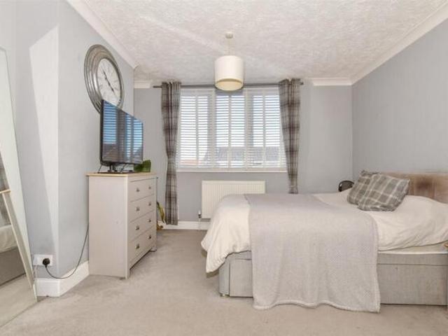 1 Bedroom House Deal Kent LS99054695