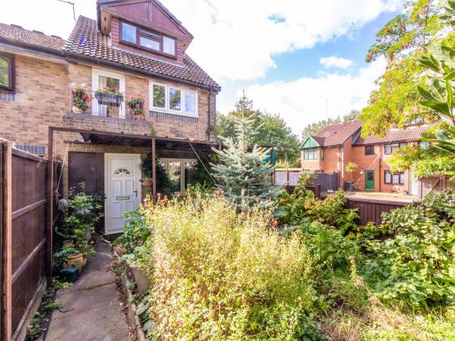 1 Bedroom House end of terrace for Rent in Weavers Close | Foxtons