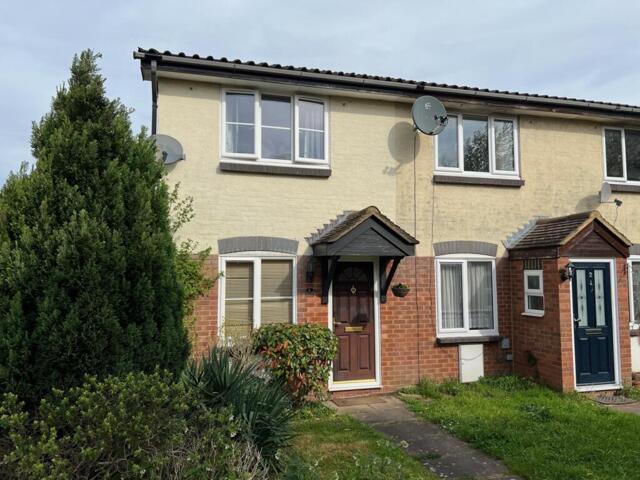 1 Bedroom House Egham Surrey LS99840458