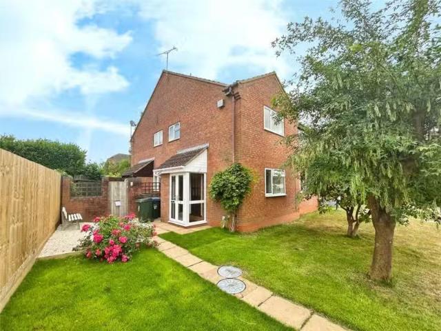 1 bedroom house for rent in Coombe Court, Brinklow Road, Coomb.