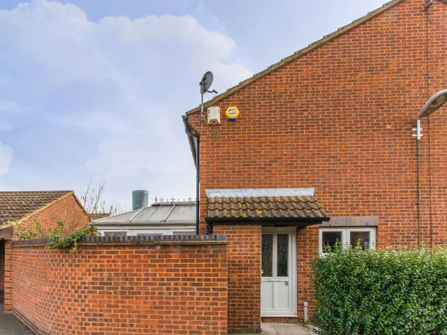 1 Bedroom House for Rent in Claire Place | Foxtons