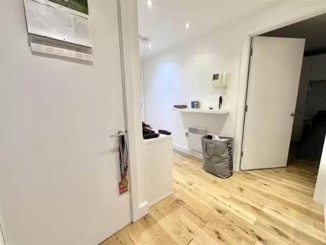 1 bedroom house for rent in Georges Square, Redcliff, Bristol.