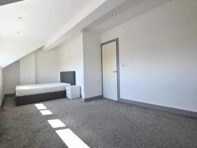 1 bedroom house for rent in Harehills Avenue, Leeds, LS8