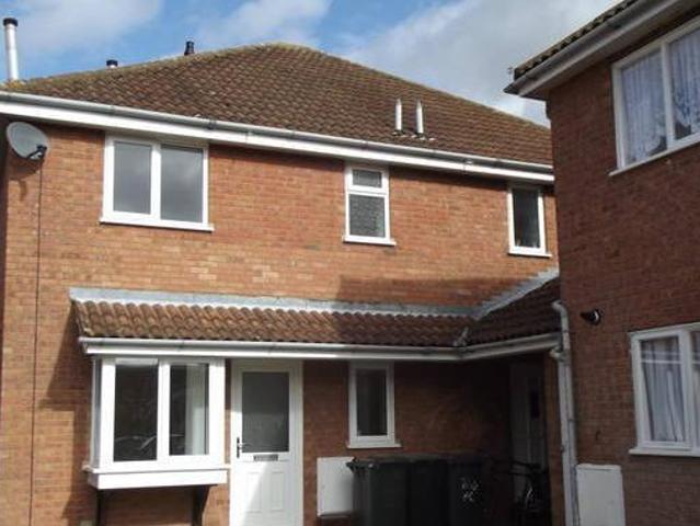 1 bedroom house for rent in Heron Close SG18