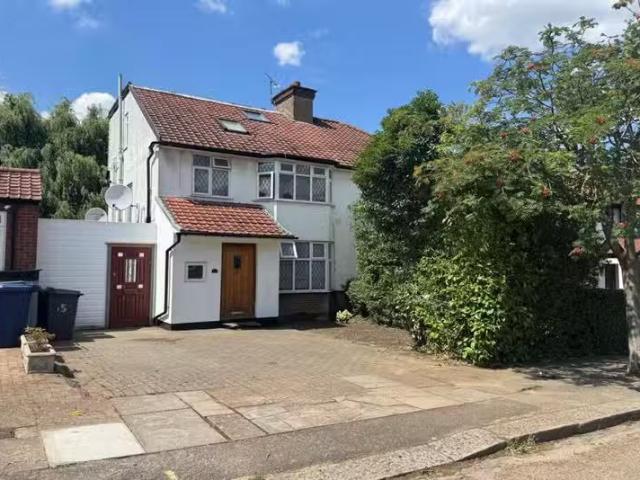 1 bedroom house for rent in Oakwood Drive, HA8