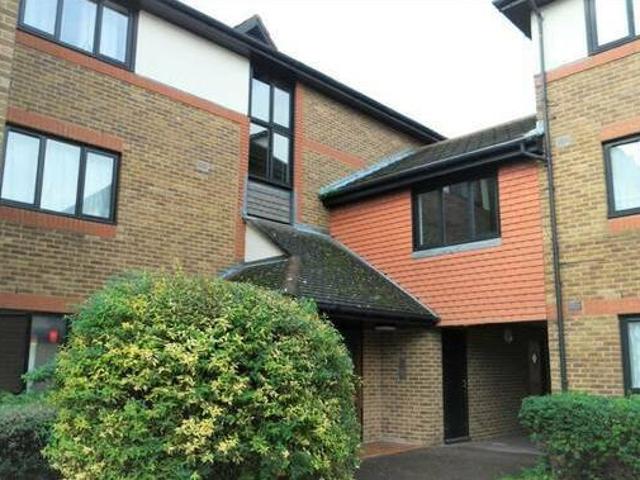 1 bedroom house for rent in St James Lane Greenhithe DA9