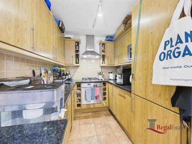 1 bedroom house for rent in Royal Drive, London, N11 3FN, N11