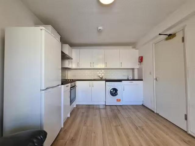 1 bedroom house for rent in Rooms available at 30 Newmarket Ro.