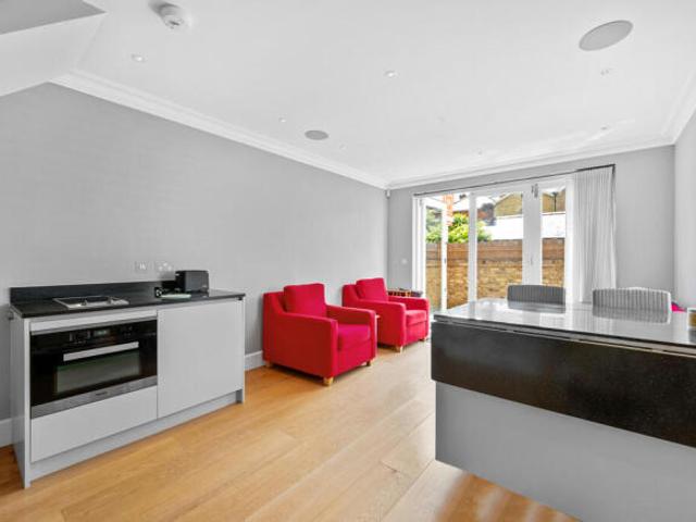 1 bedroom house for rent in Thornton Road, SW19