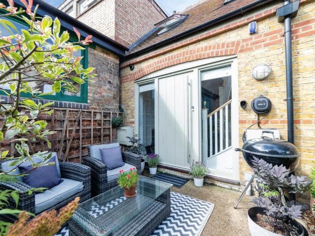 1 bedroom house for sale