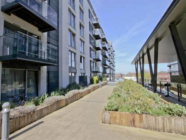 1 bedroom flat for sale