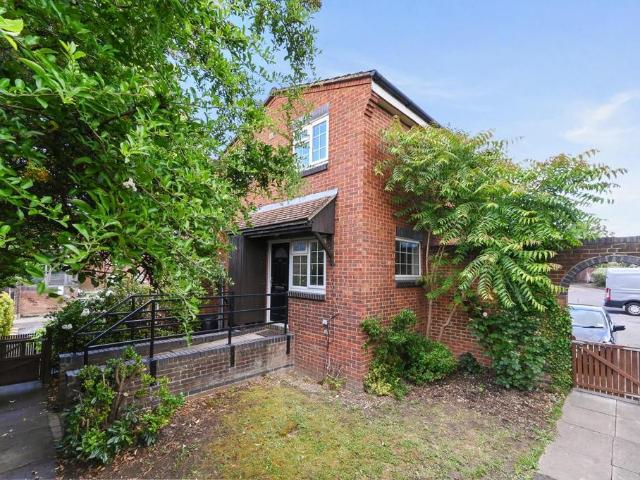 1 bedroom house for sale