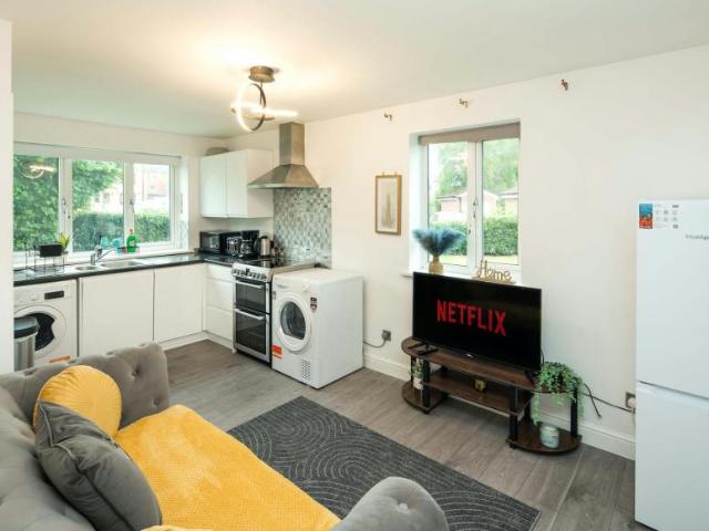 1 Bedroom House Feltham Feltham 103092253