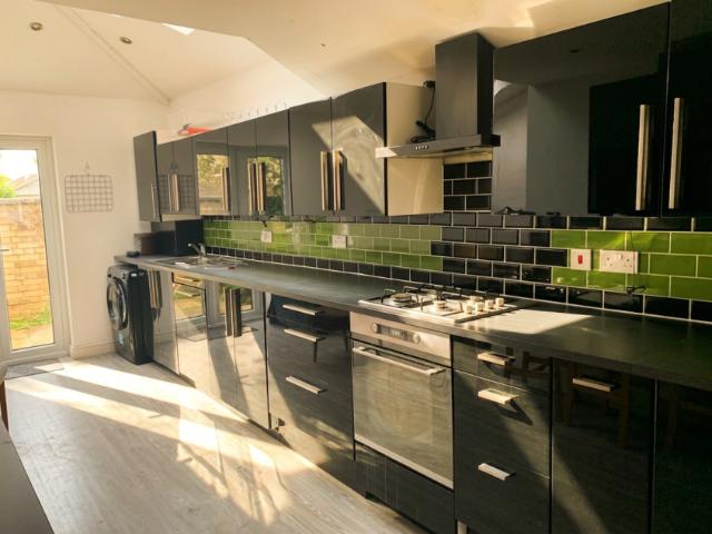 1 Bedroom House Fishponds South West 103652697